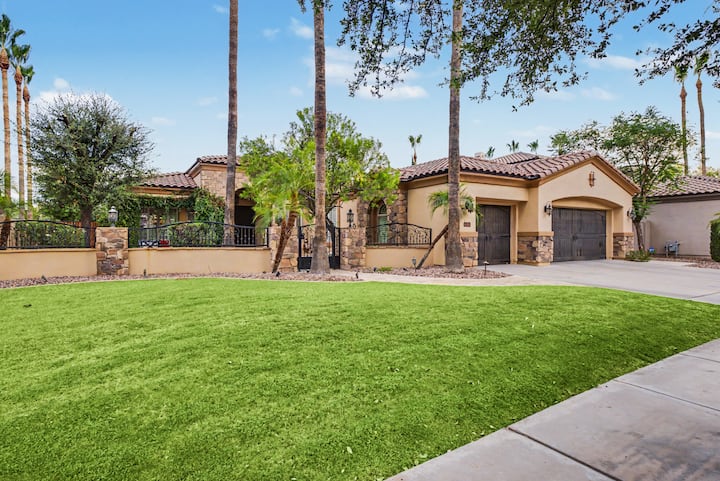 Beautiful Home On A Lake With Private Heated Pool - Chandler