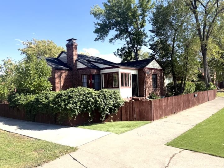 Century-old Brick Charmer 2br Getaway Free Parking - Reno, NV