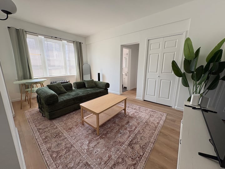 Midtown Prime Location | Beautiful Fresh Apartment - Detroit, MI