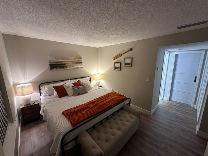 Clemson Charm - 1br Condo - Newly Renovated - Clemson, SC