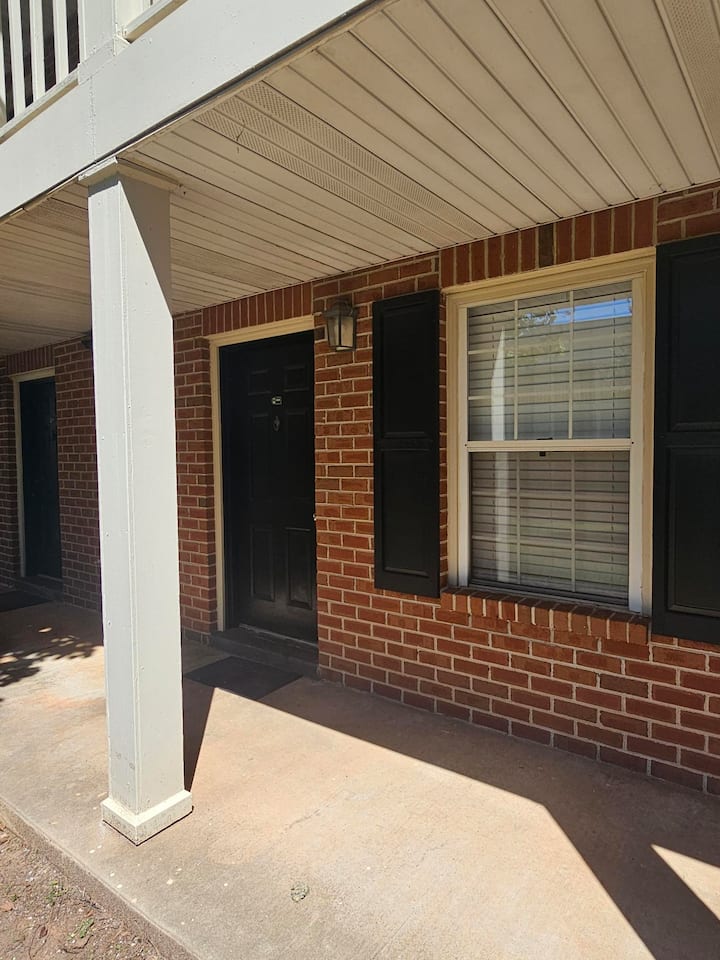 Clemson Charm - 1br Condo - Newly Renovated - Pendleton, SC