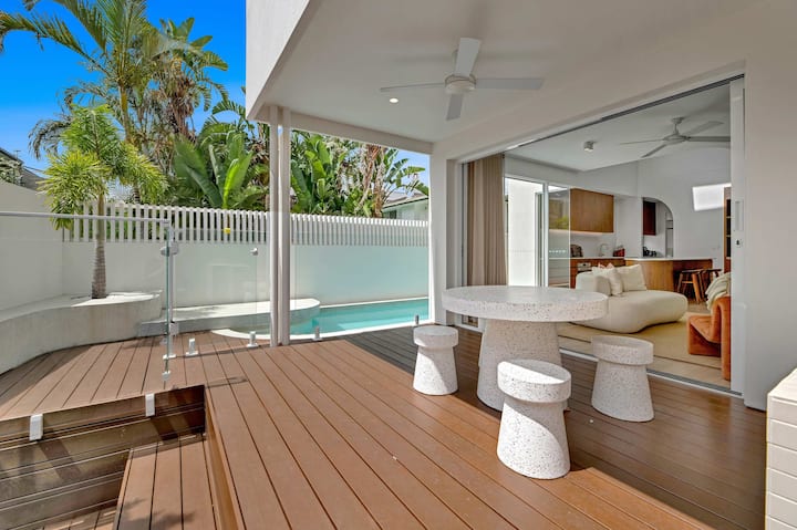 Villa Laya Palm Beach Pool Parking, Close To Beach - Coolangatta