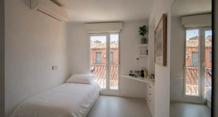 Private Room, All-inclusive Coliving In Tetuán - Madrid