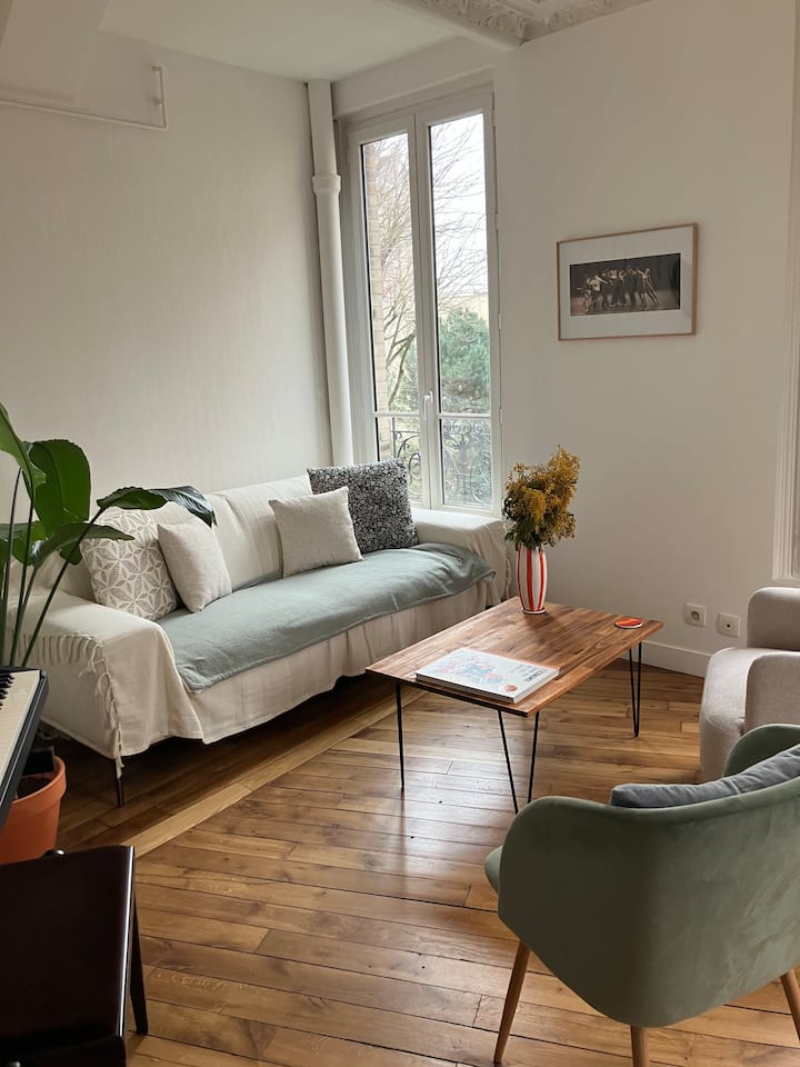 Appartement Avec Une Jolie Vue Aux Buttes Chaumont - Parigi