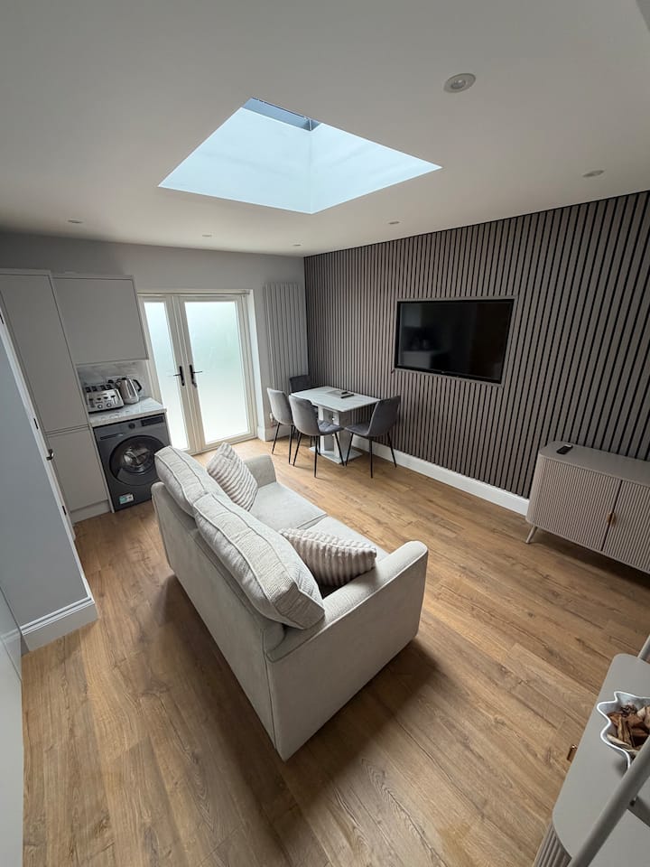 Spacious Coastal Bedroom Retreat - Southbourne