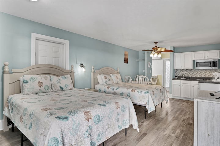 Surf City Getaway- Close To Beach - Seasonal Pool - Surf City, NC