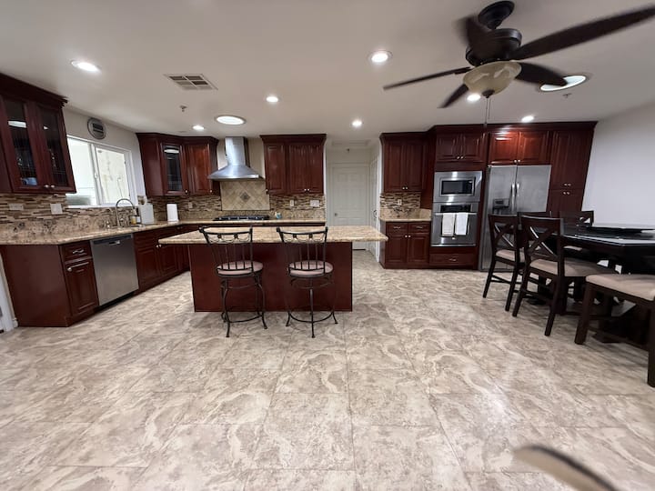 Spacious 3br, 2ba Guest Suite Sleeps 9 - Huntington Beach, CA