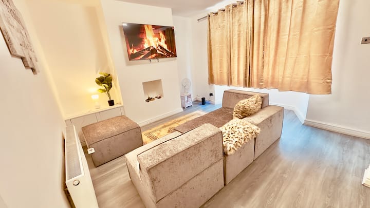 Home In Middleton, Manchester - Oldham