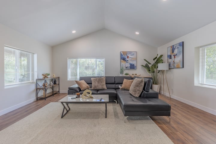 Modern Staycation Place - Pasadena, CA