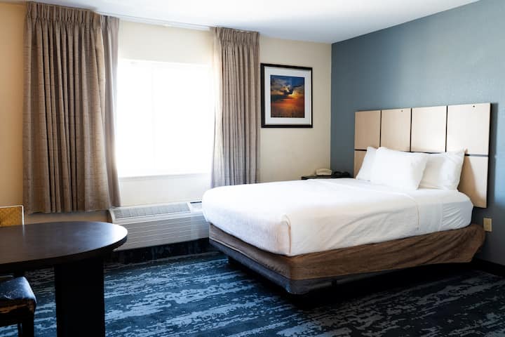 Coratel Msp -Queen Studio Suites Kitchenette Ns - Bloomington, MN