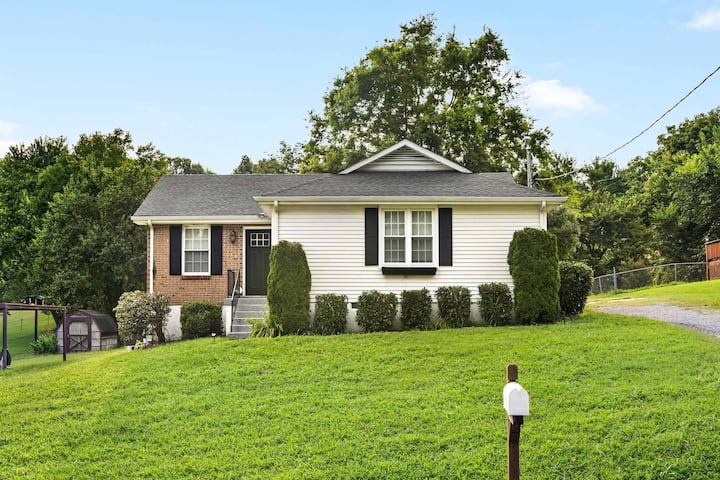 Nashville Area 3br Home With Yard And Workspace - Percy Priest Lake, TN