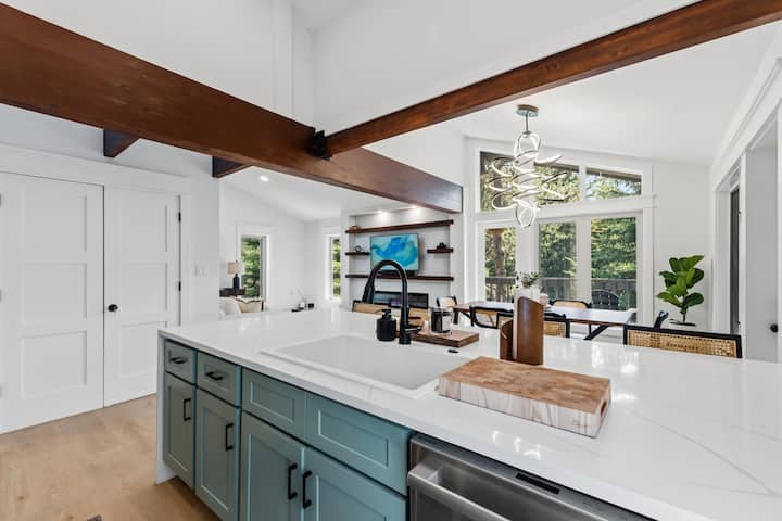Modern Frisco Retreat - Creek + Main Street - Frisco, CO