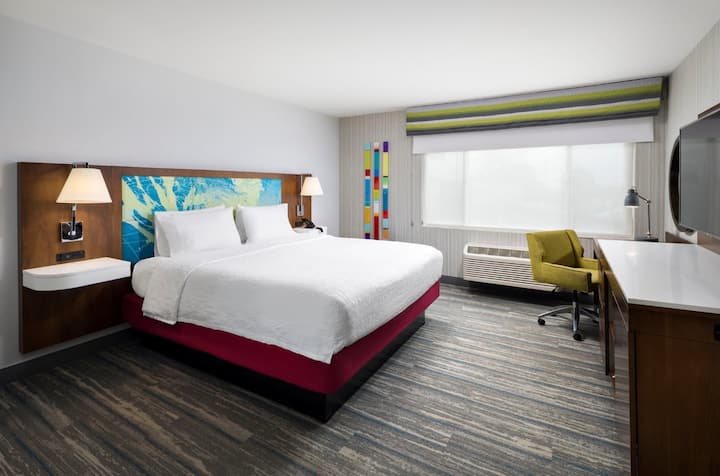 Stylish 1 King Hotel Suite W/ Breakfast - Encinitas, CA