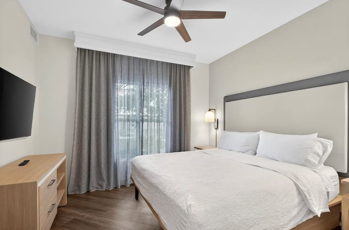 Stylish 1 King 1 Br Hotelkitchensuite W/ Breakfast - Carlsbad, CA