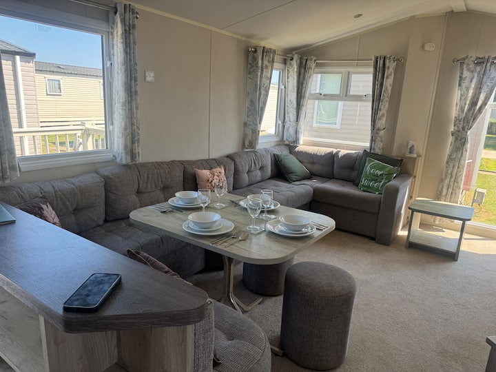 Static Caravan On Meadow Bay Holiday Park - West Wittering