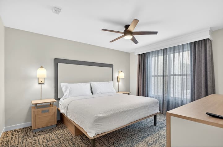 Stylish 2 Bedroom Hotel Kitchen Suite W/ Breakfast - Carlsbad, CA
