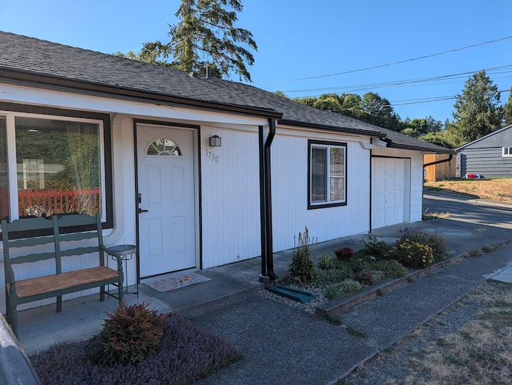 Anderson Cove Getaway With Water Views - Bremerton, WA