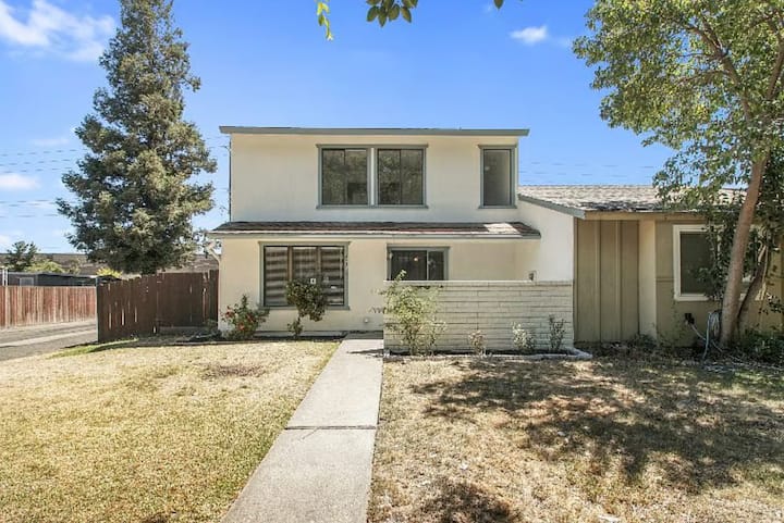 Renovated 4br Home Near Delta Marina - Stockton, CA