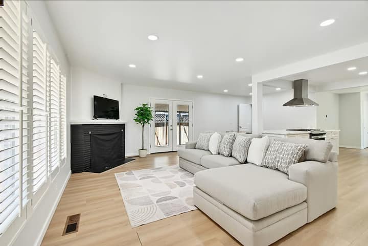 Remodeled 3br Home Walk To Uop & Miracle Mile - Stockton, CA