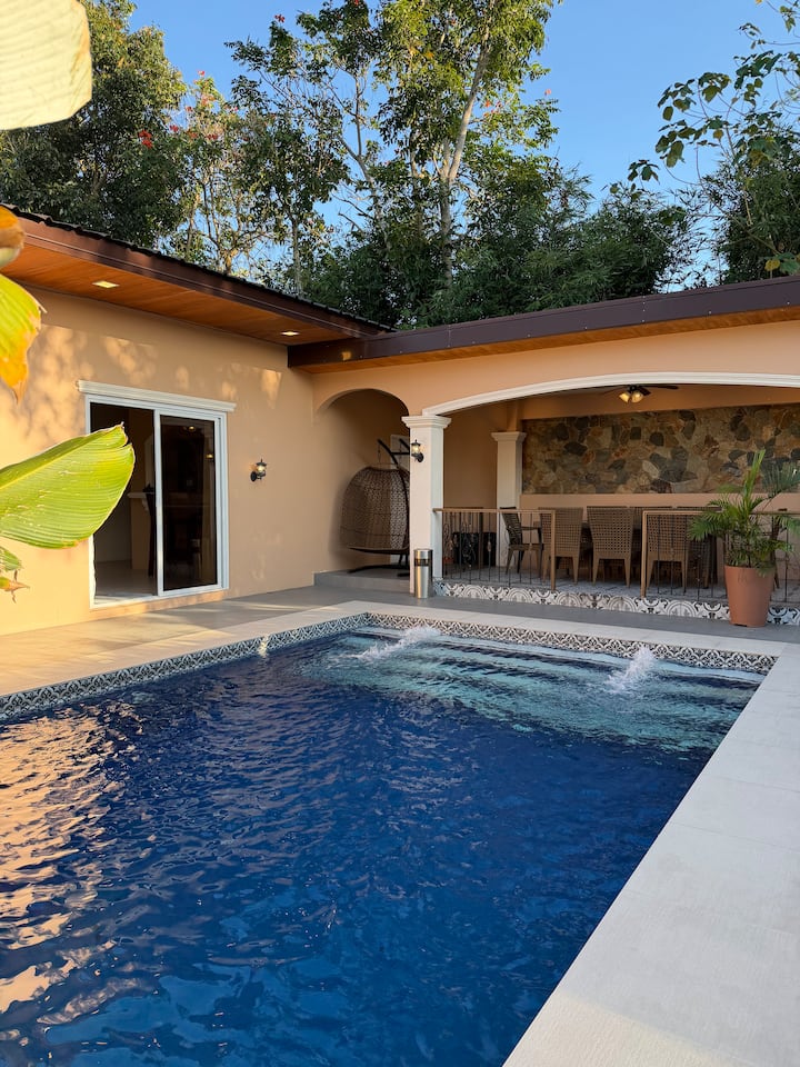 Mediterranean Villa With Pool | La Briza - Dasmariñas