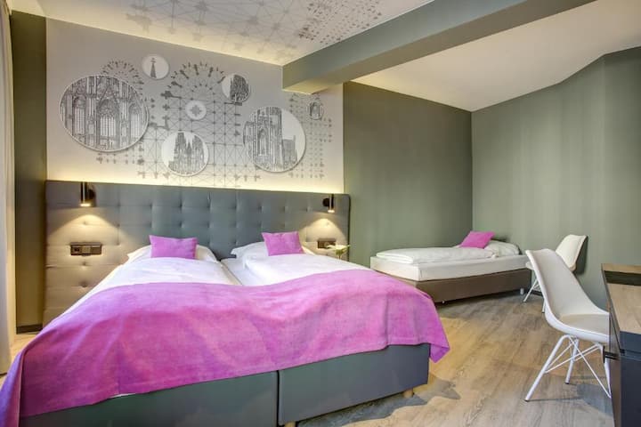 Dreibettzimmer Am Kölner Dom - Cologne