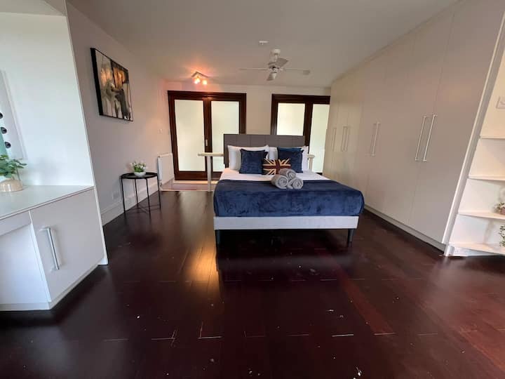 4br High Gate Flat Near Hampstead Heath & Archway - London