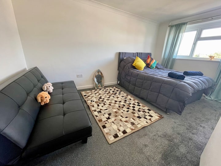Beachfront-free Parking, Sleeps 6 - Hayling Island