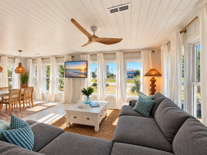 1 Block To Beach | Renovated Cottage + Firepit - Edisto Beach, SC