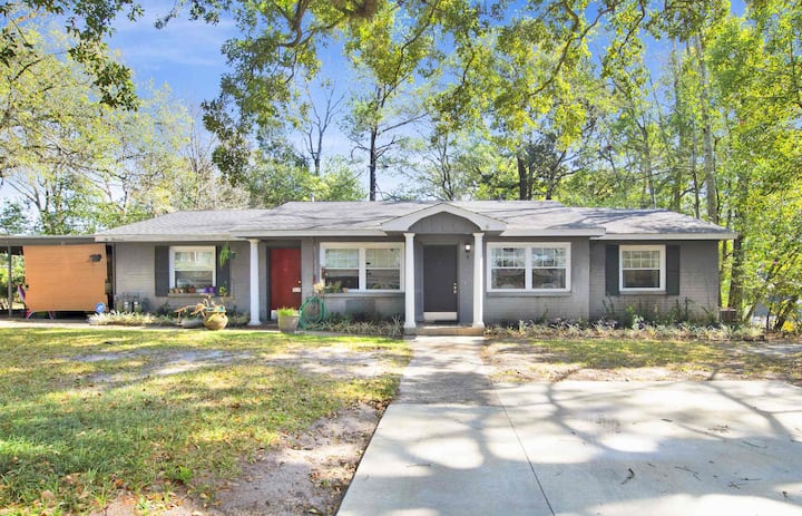 Spacious 2bed 2bath Updated Spring Hill Home - Mobile, AL