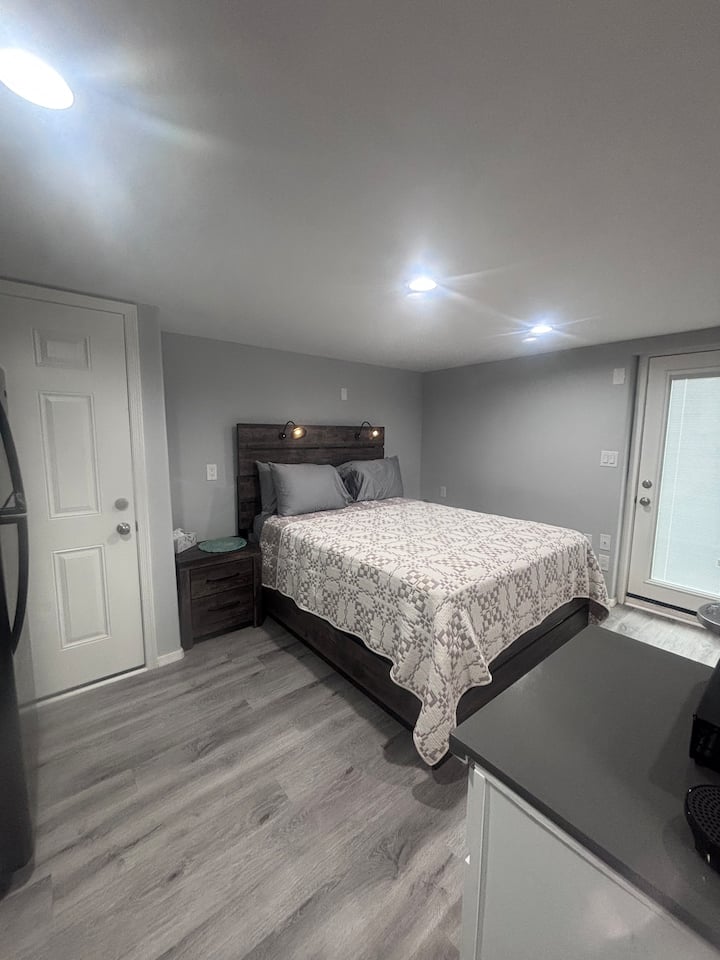 Charming Efficiency - Glendale, AZ