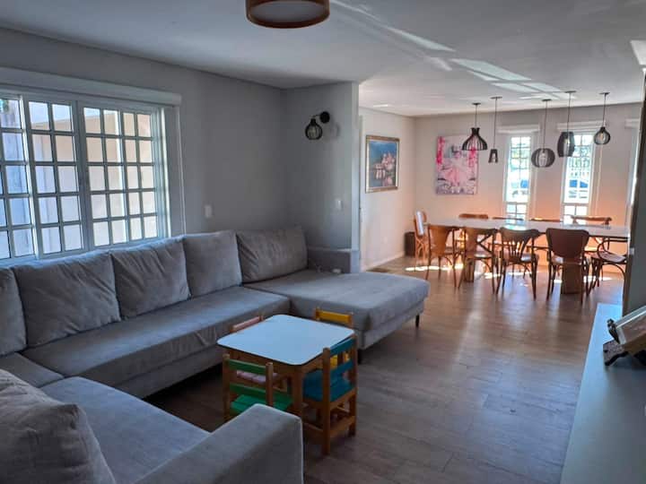 Casa Com Garagem. A 9 Minutos Do Aeroporto. - Curitiba