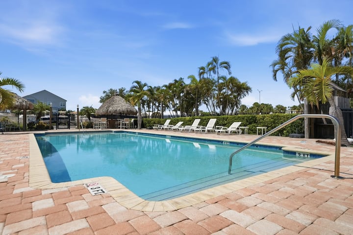Private Elevator, Pool, Bbq + 15 Min To Beaches - St. Petersburg, FL