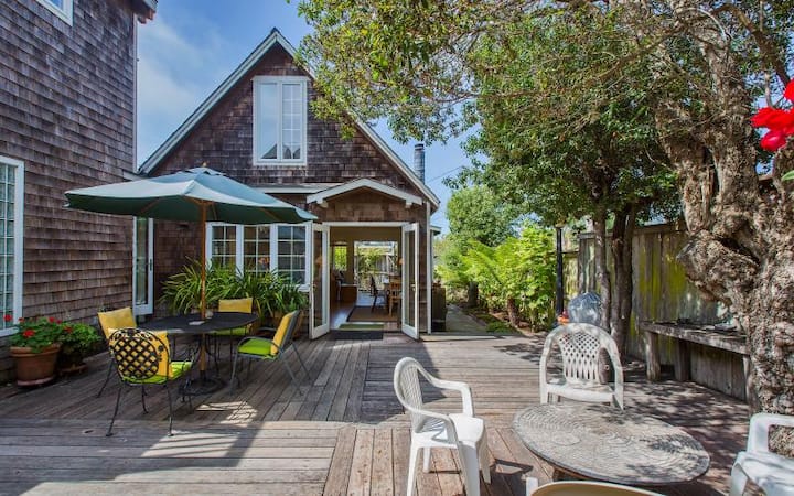 Rustic Pet-friendly Beach Cottage With Fireplace - Stinson Beach, CA