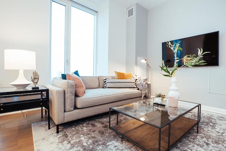 Landing | Chic 1bd, Gym, Game Room - Nouvelle-Rochelle, NY
