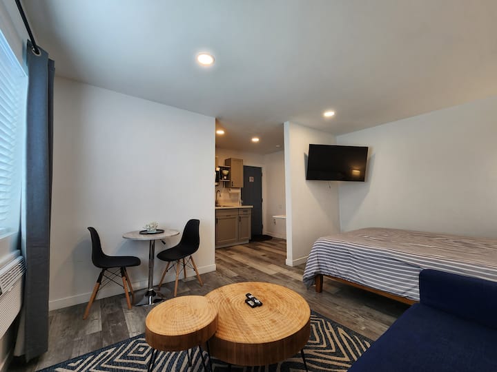 Bright Studio, Kitchen, Bath, Ac, Wi-fi, Smart Tv - Mira Mesa - San Diego