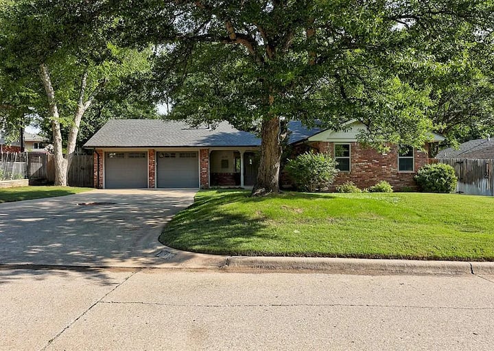 Chestnut Lane Retreat - Norman, OK