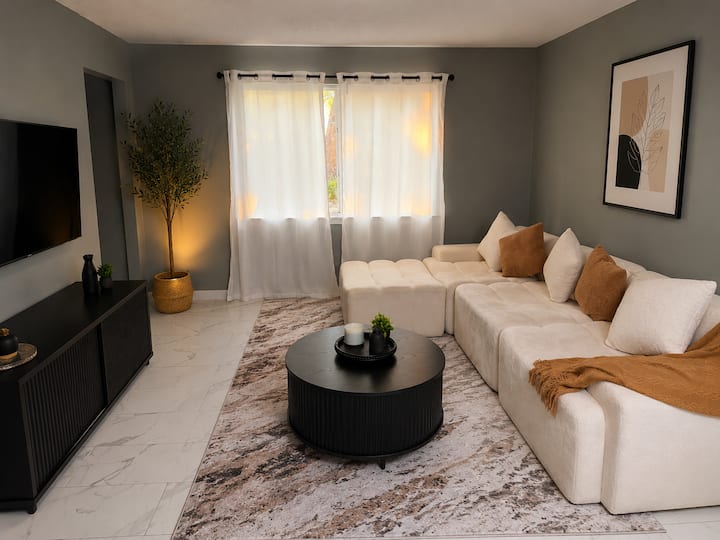 1br + Executive Office | Modern Retreat - Louisville, KY