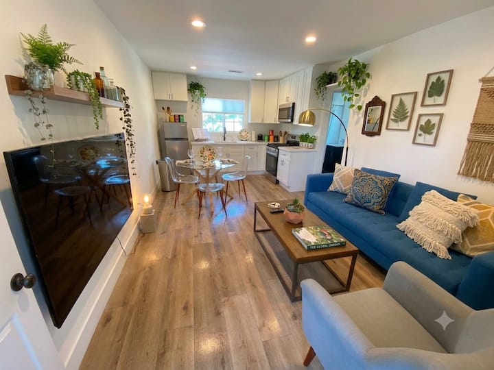 Cozy 3 Bedroom Sleeps 5 Apartment In Beverly Hills - Beverly Hills, CA