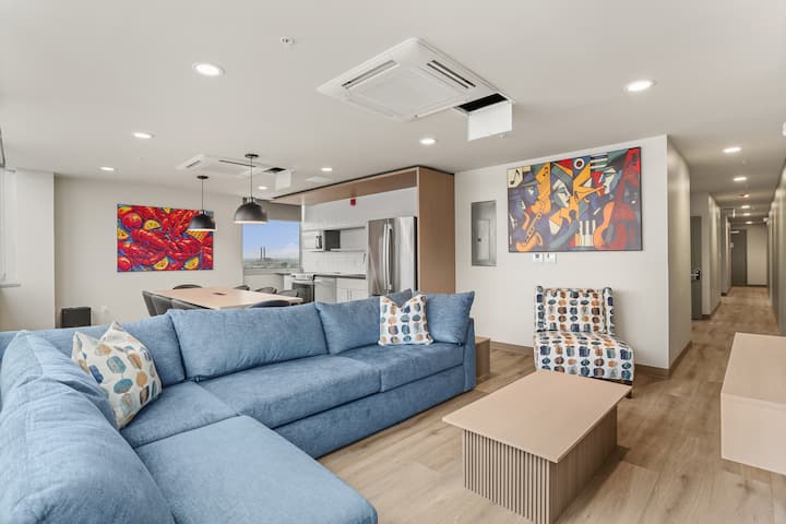 Vcay | 5br 5ba Living Room Gym Dog Park - New Orleans, LA