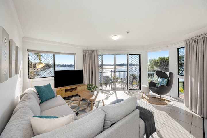 Charming 2-bed Coastal Haven Near Esplanade - Sunshine Coast