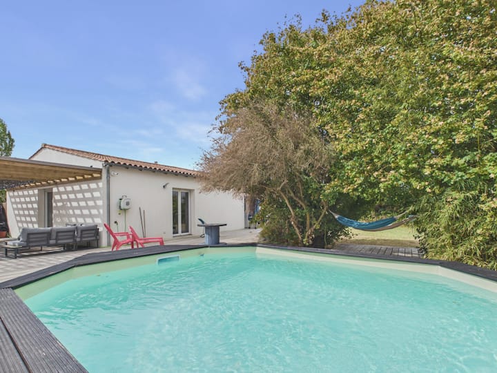 Maison Piscine & Grand Jardin Face Aux Chevaux - Angles