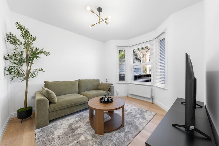 North London 5br Home | Sleeps 9 - London