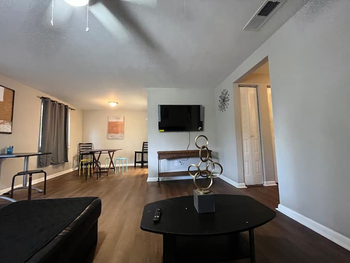 02c/d_4br/3bh Budget-friendly Xl Apt In Gnsville - Gainesville, FL