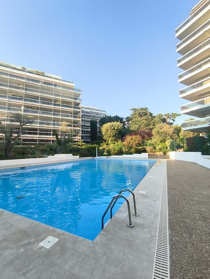 Appartement Vue Mer Avec Terrasse Et Piscine - Antibes