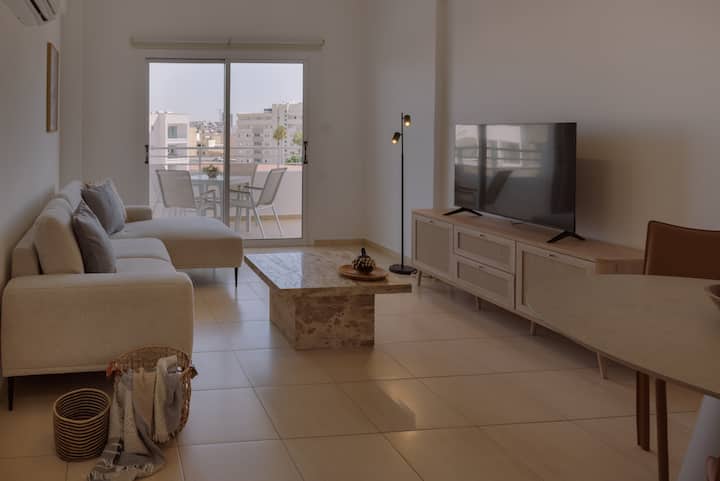 Stay Sunshine City Apartment - Larnaca