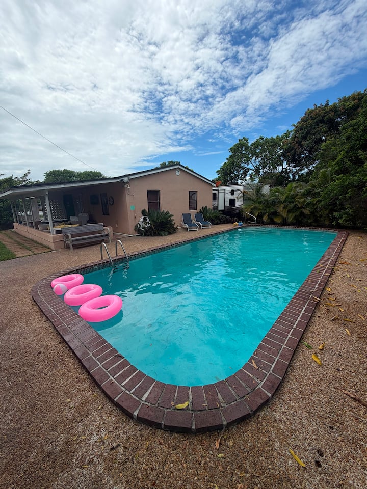 2bd - 1br - Villa With Private Pool - Miami Gardens, FL