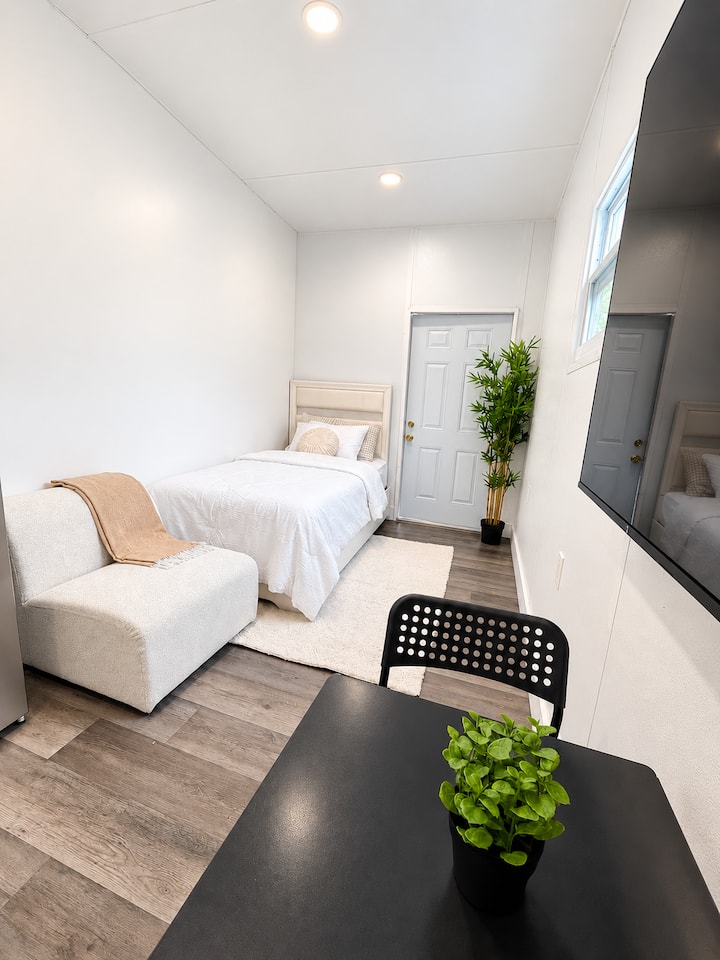 Small & Cozy Miami Retreat - South Miami, FL