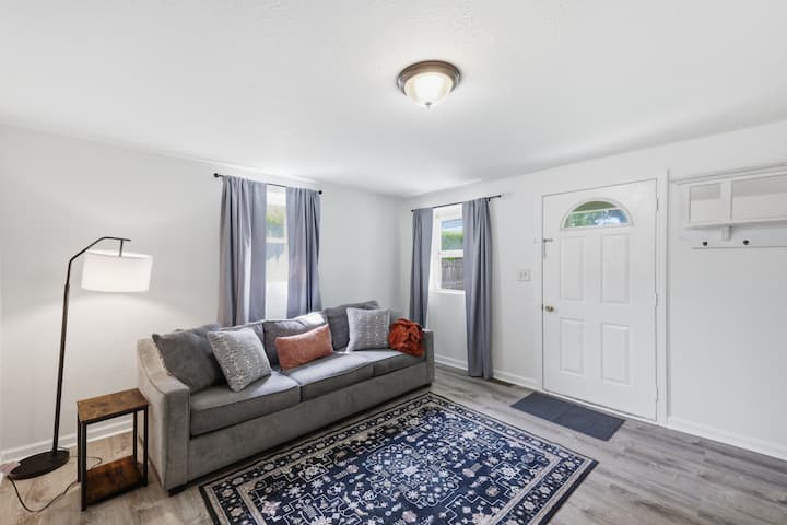Updated 2br Duplex | W/d | Sleeps 4 - Greenfield, IN