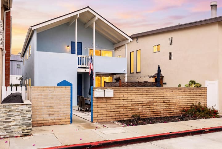 Balboa Peninsula Condo Walkable To Beach & Bay - Newport Beach, CA