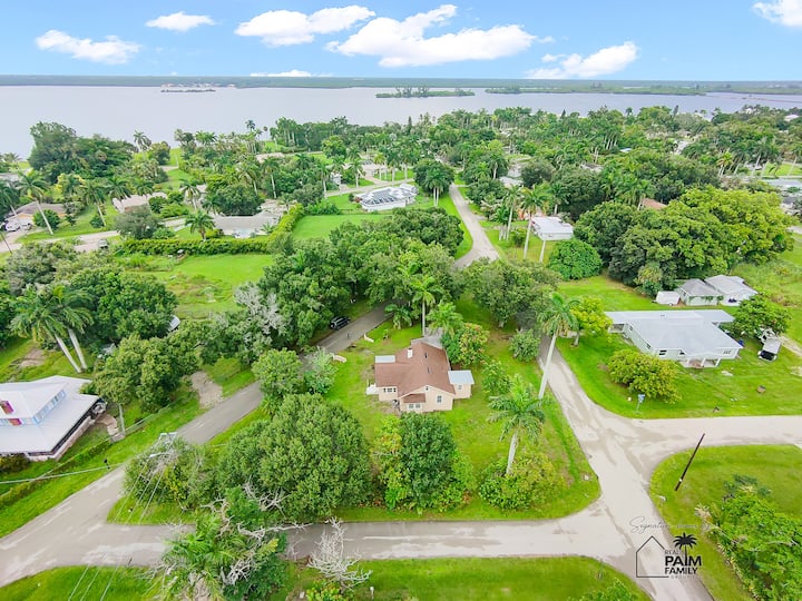 The Prospect Retreat | Slow Down & Unwind - Fort Myers, FL